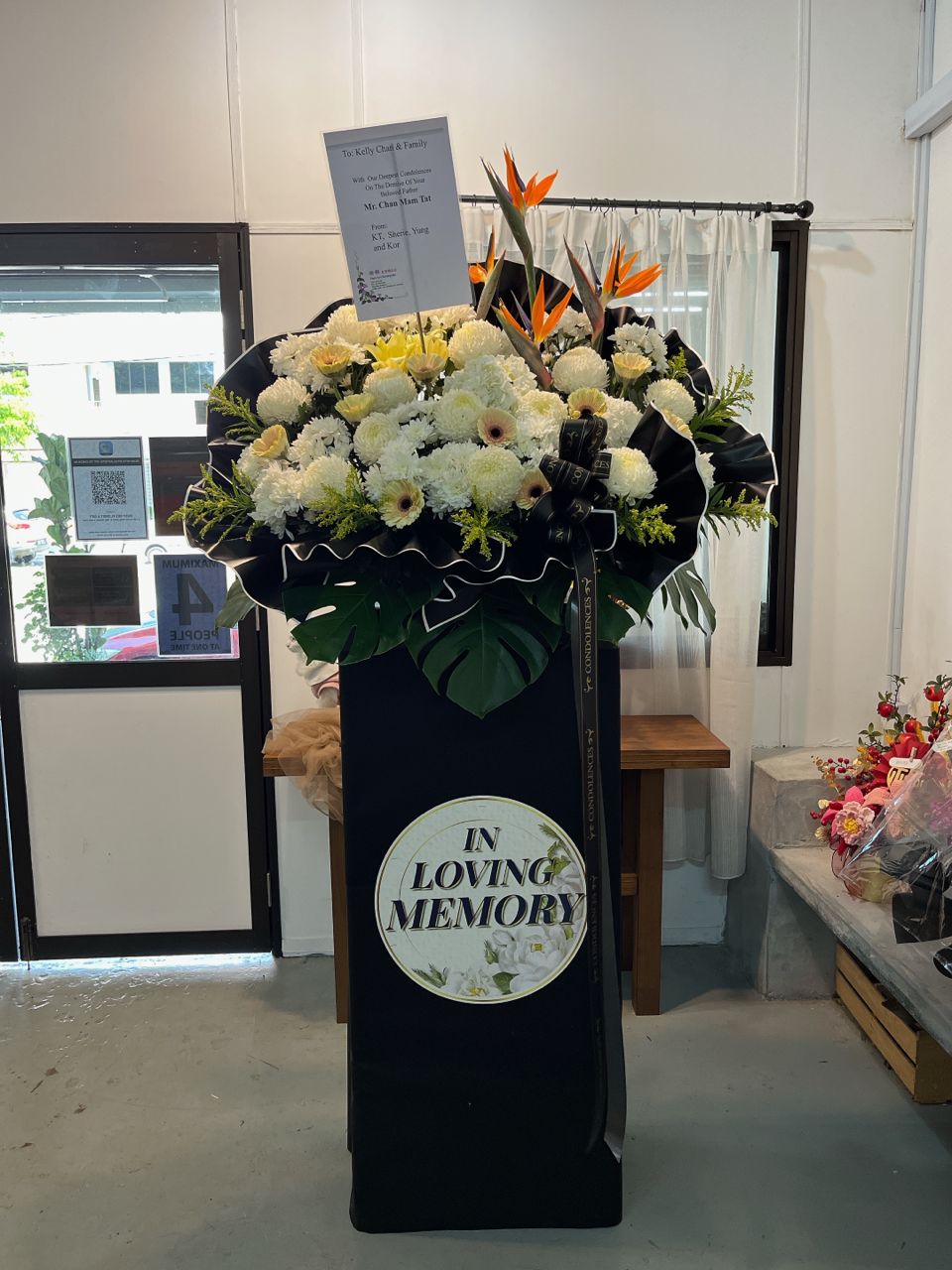 Loving Memory Stand – BUSY BEE